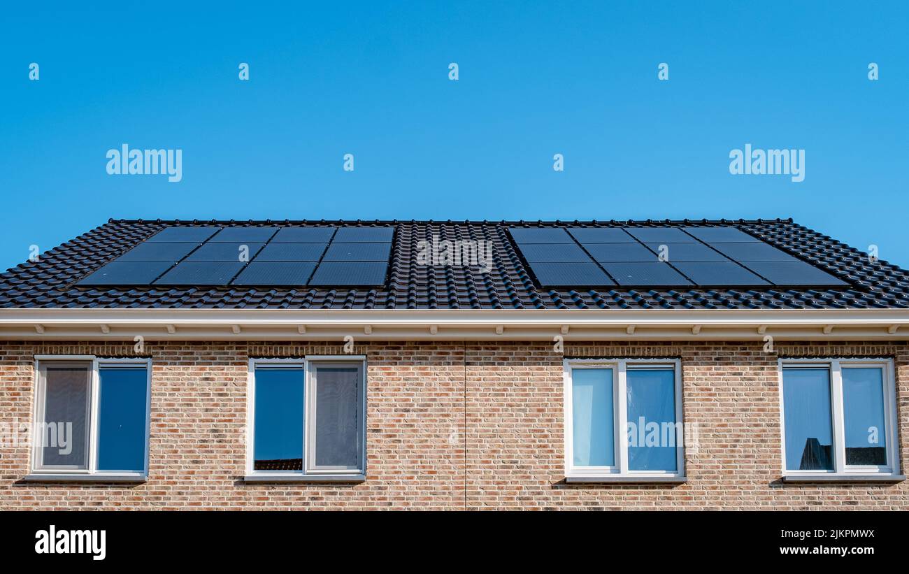 Solar panels on new build roof hi-res stock photography and images - Alamy