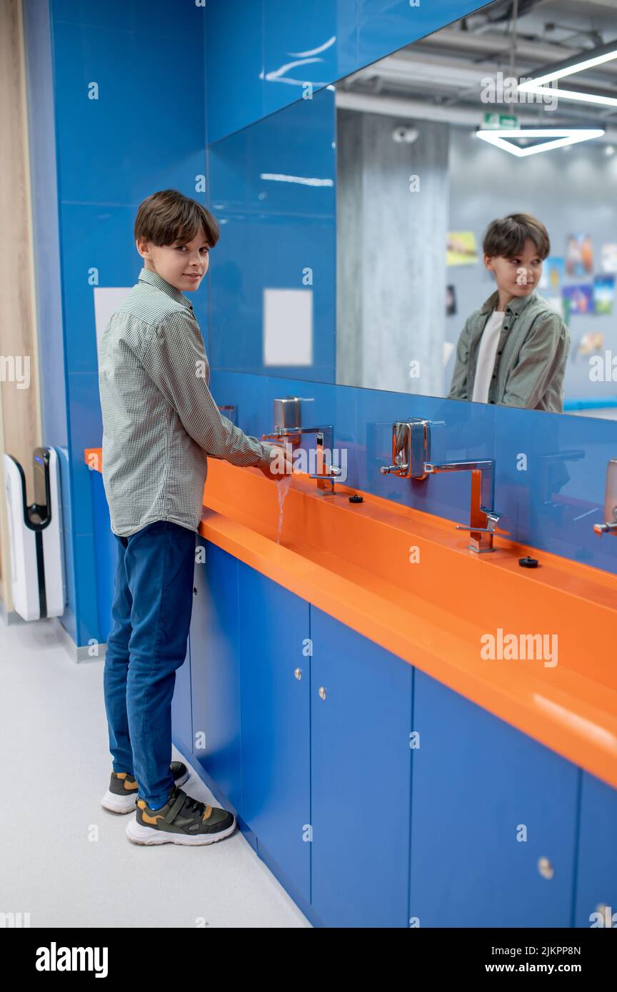 Modern toilet boy hi-res stock photography and images - Alamy