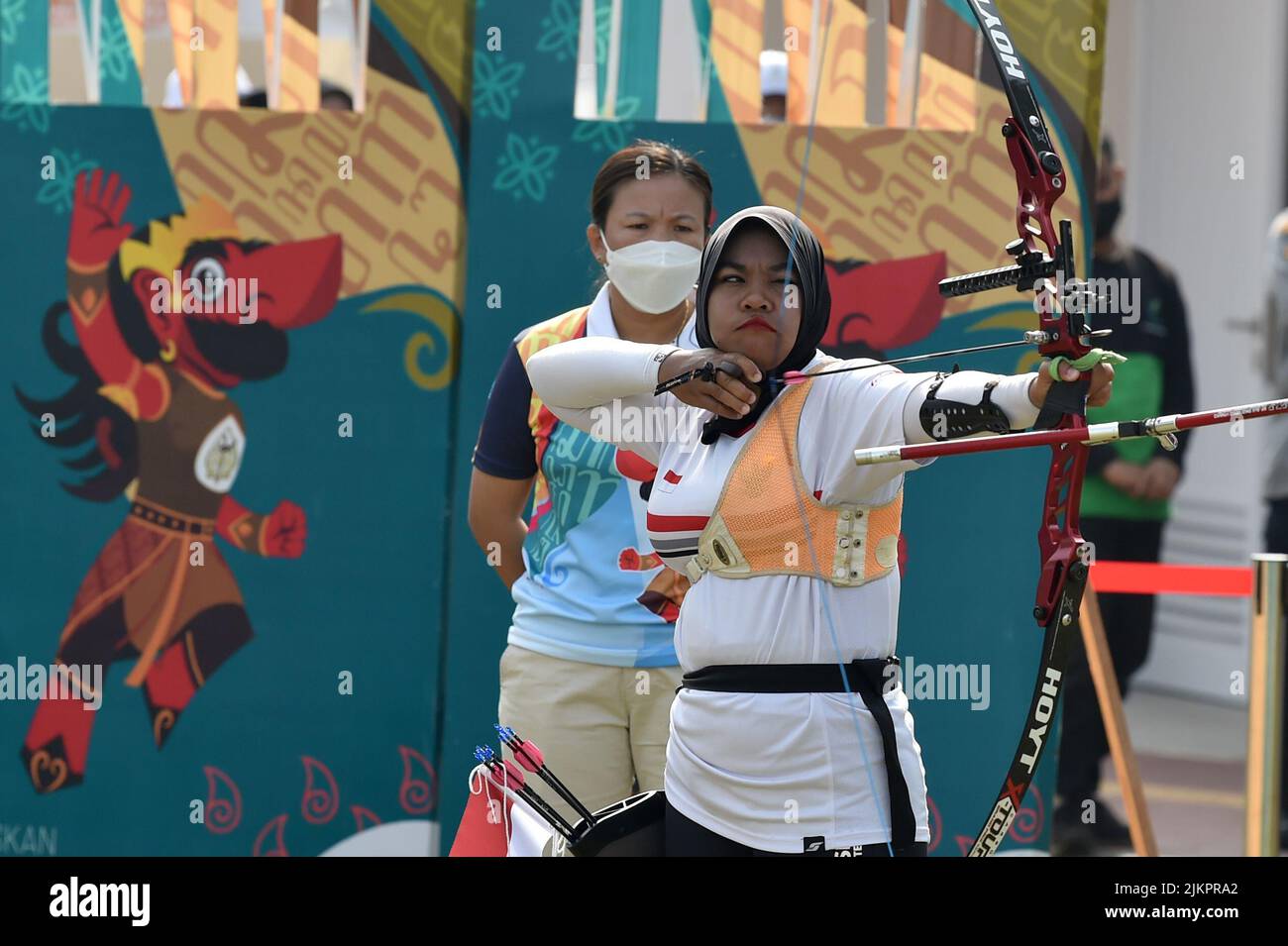 Surakarta, Indonesia. 3rd Aug, 2022. Wahyu Retno Wulandari (R) of ...