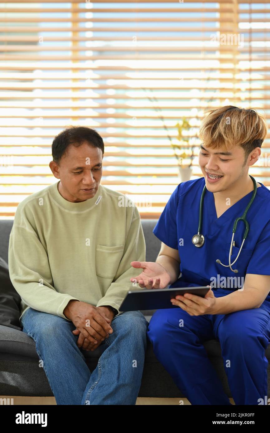 Asian patient talking doctor test hi-res stock photography and images ...