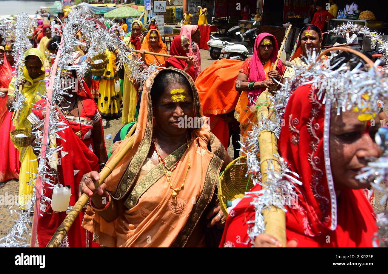 India : Maha mandleshwar Himangi sakhi (Holy Transgender) carries the ...