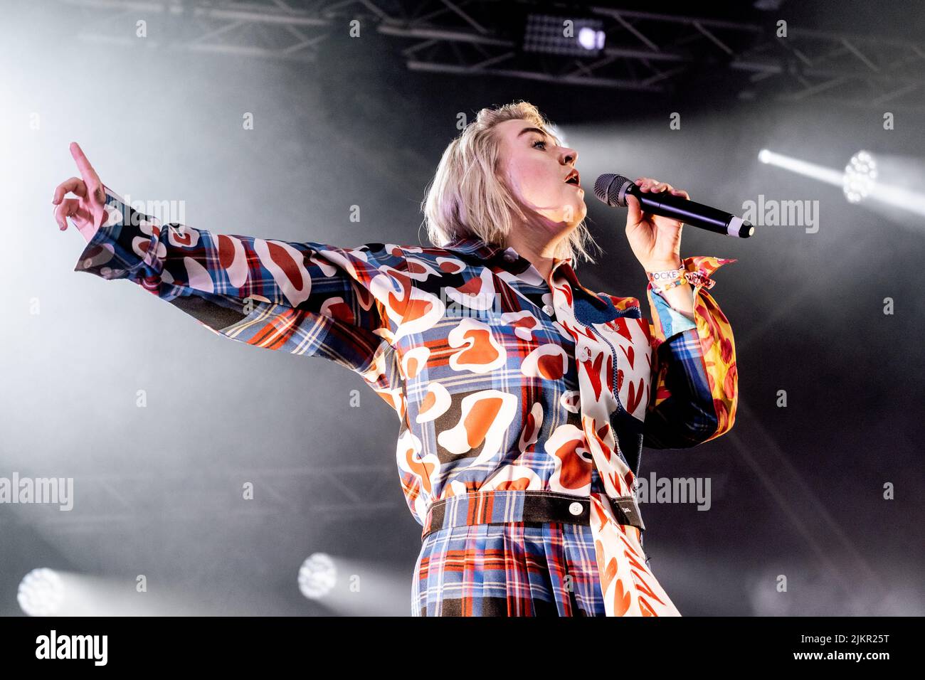 Self esteem singer hi-res stock photography and images - Alamy