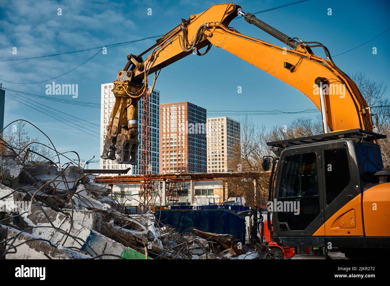 Hydraulic concrete crusher breaks and crushes reinforced concrete Stock ...