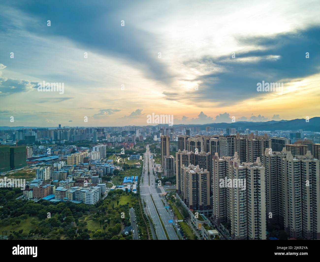Bustling downtown and complex hi-res stock photography and images - Alamy