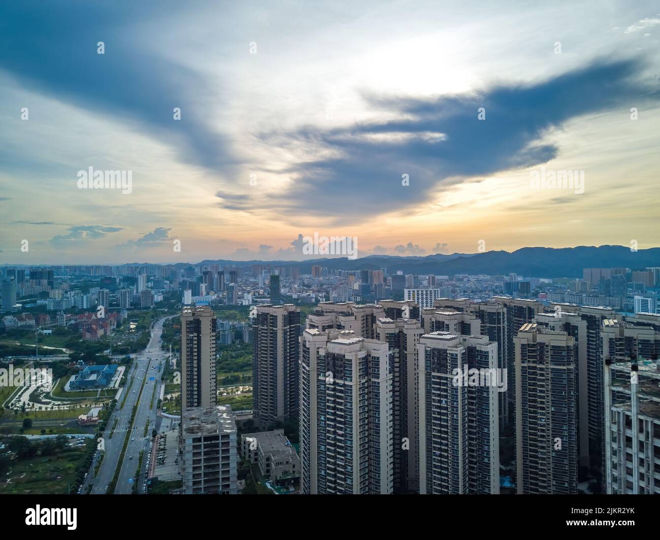 Bustling downtown and complex hi-res stock photography and images - Alamy