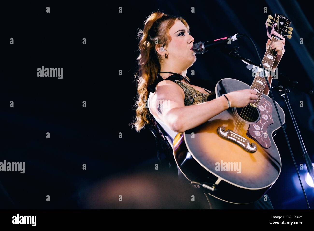 30th July 2022 - CMAT performs at Deer Shed Festival Stock Photo - Alamy