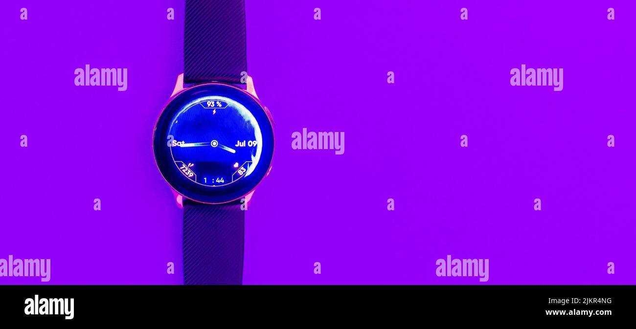 Smartwatch advertisement hi-res stock photography and images - Alamy