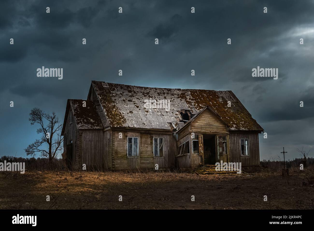 Old wooden house,dramatic clouds at night. Abandoned Haunted Horror ...