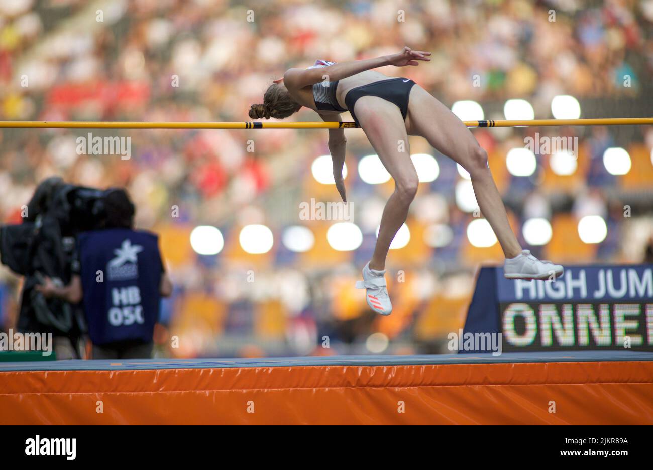 Sport athletics sport high jump celebrating hi-res stock photography ...
