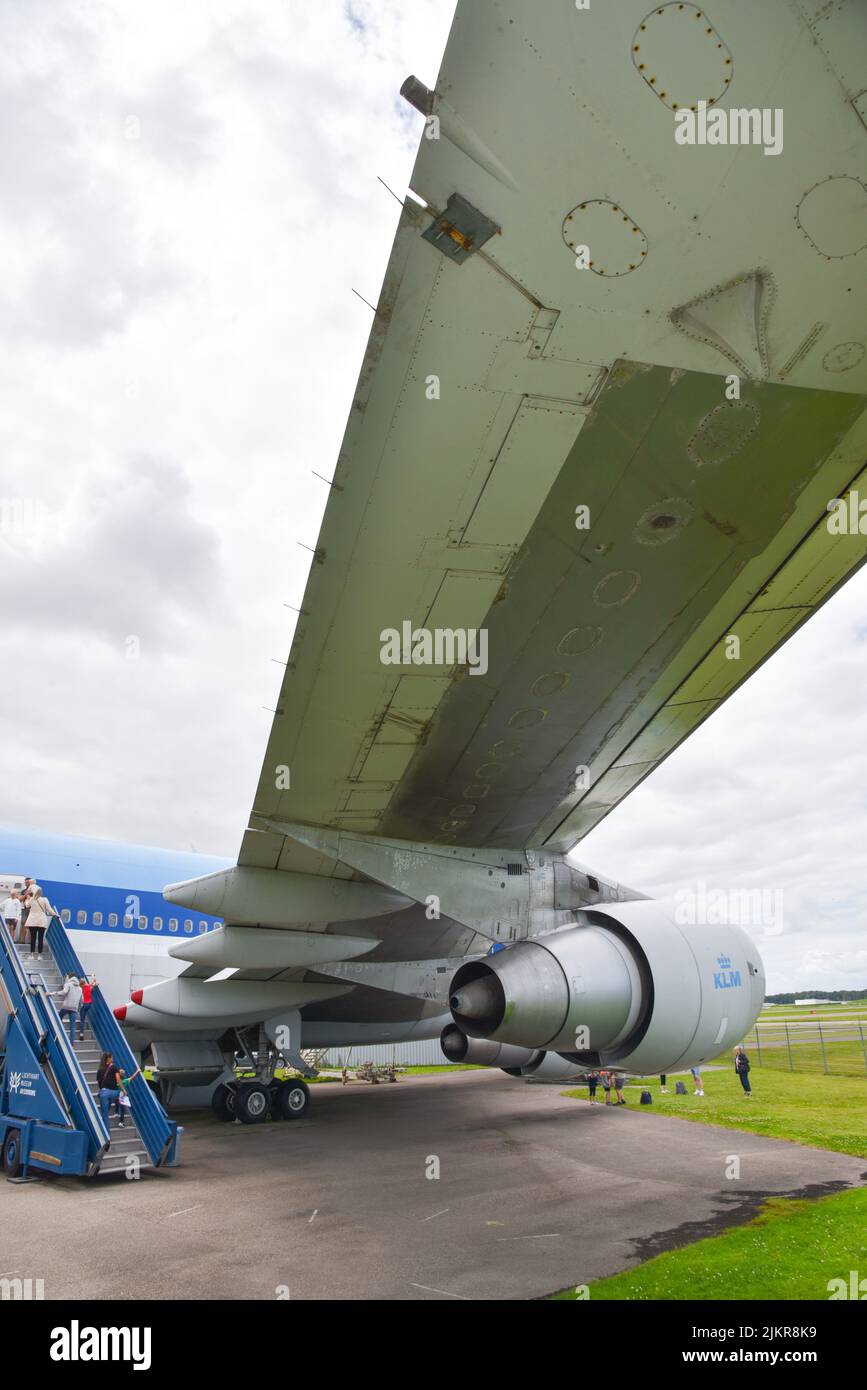 747 wing flaps hi-res stock photography and images - Alamy