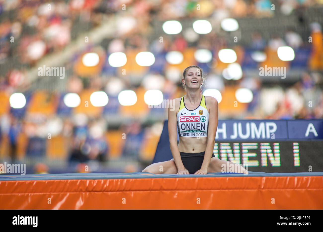 Sport athletics sport high jump celebrating hi-res stock photography ...