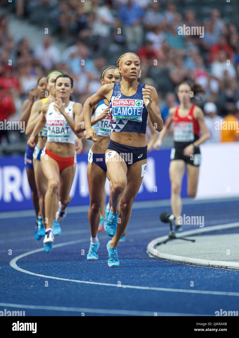 Rénelle Lamote participating in the 800 meters at the European ...