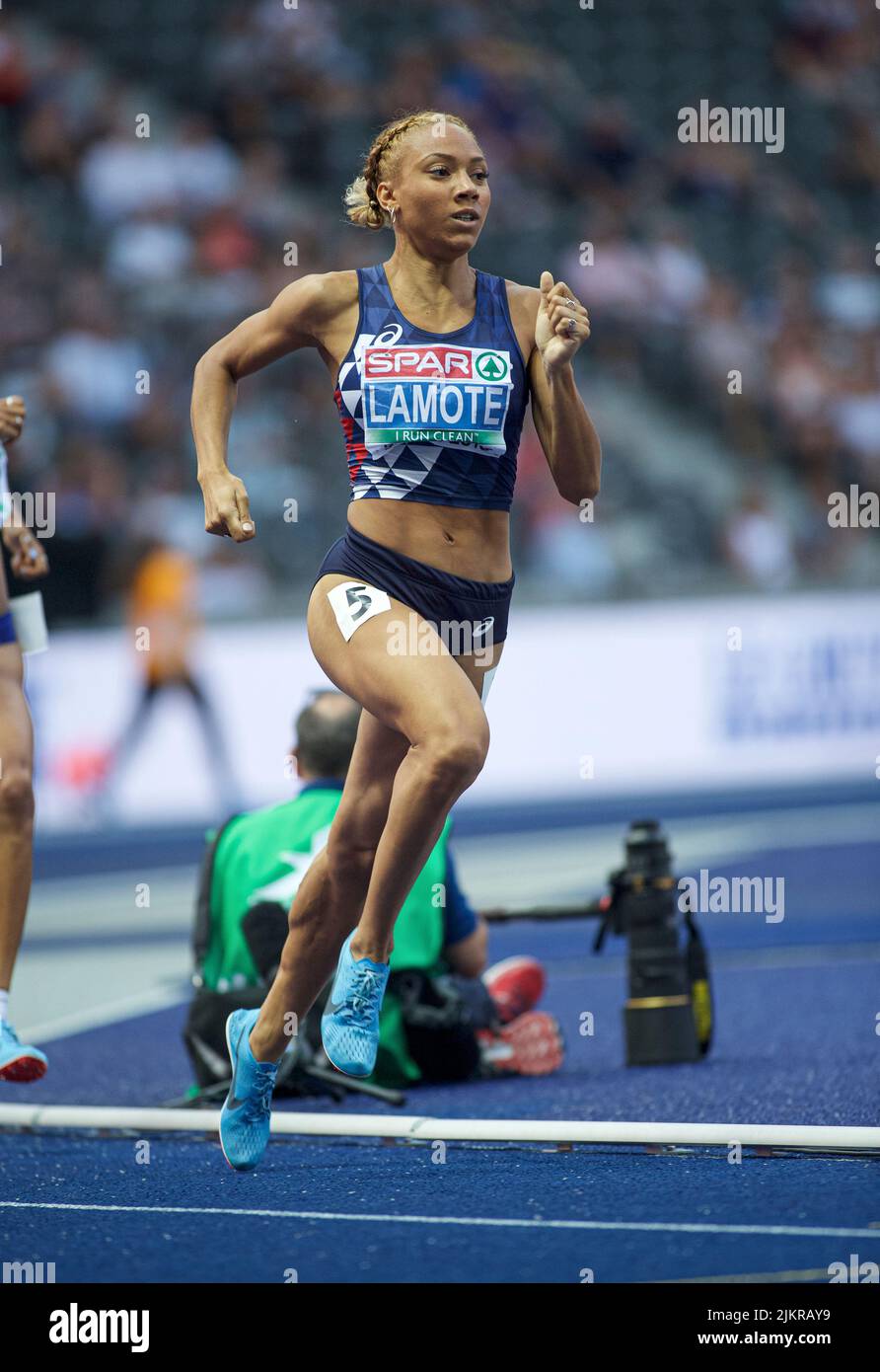 Rénelle Lamote participating in the 800 meters at the European ...