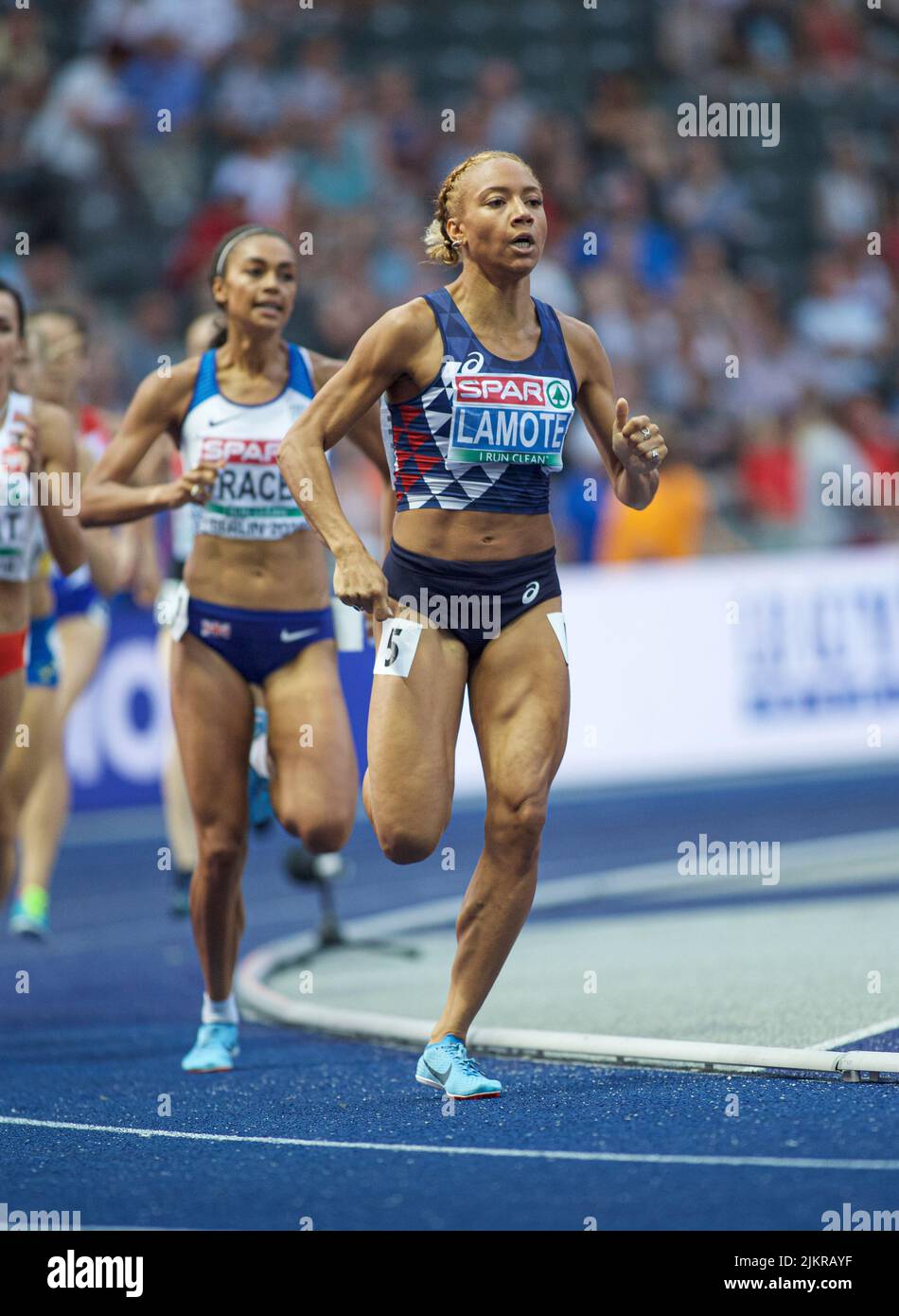 Rénelle Lamote participating in the 800 meters at the European ...