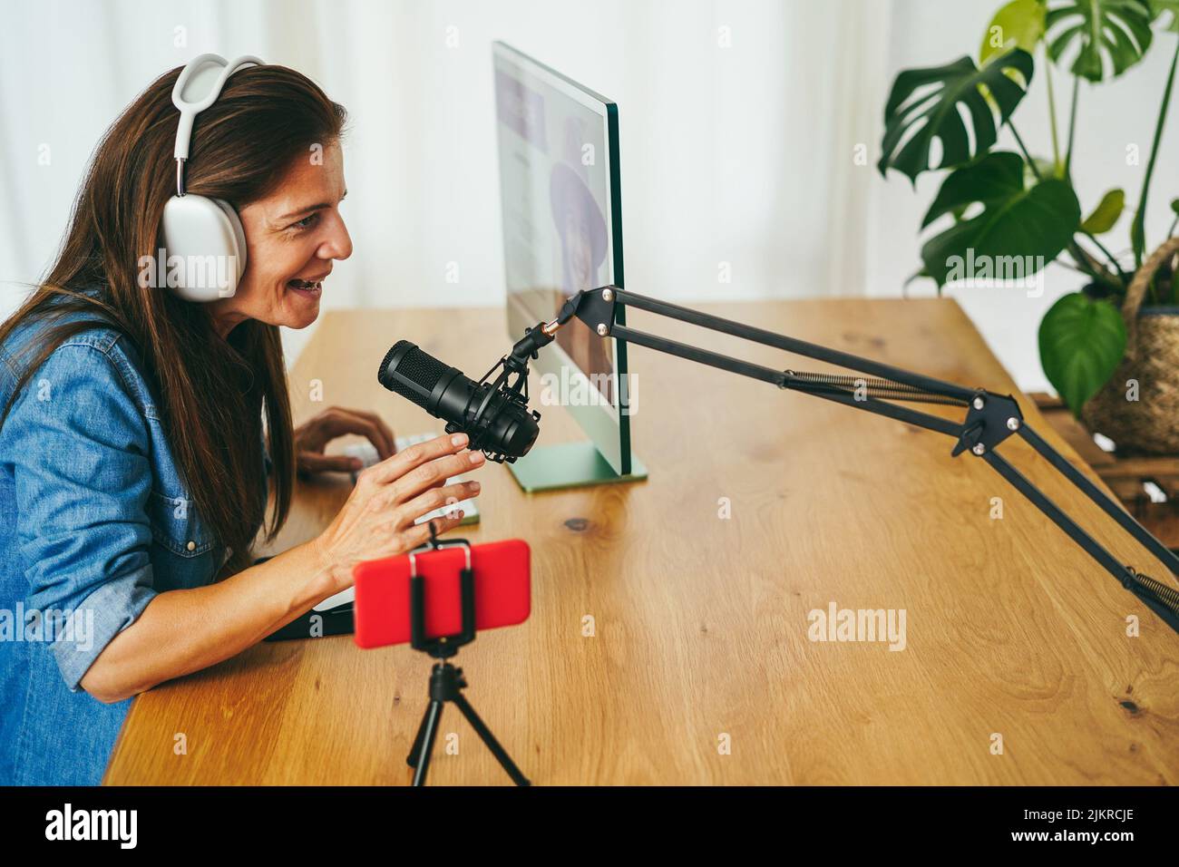 Influencer speaker hi-res stock photography and images - Alamy