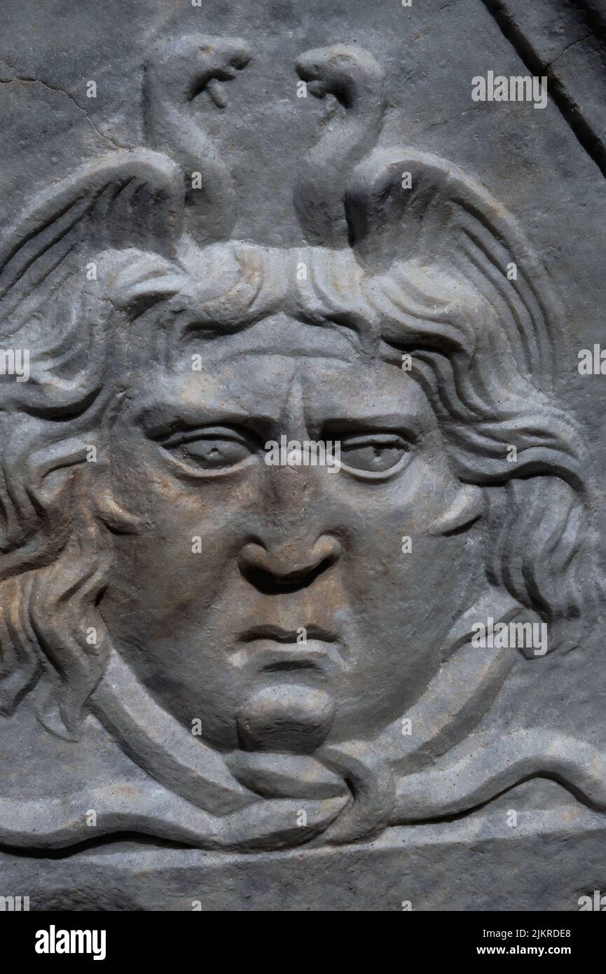 Gorgon mask hi-res stock photography and images - Alamy