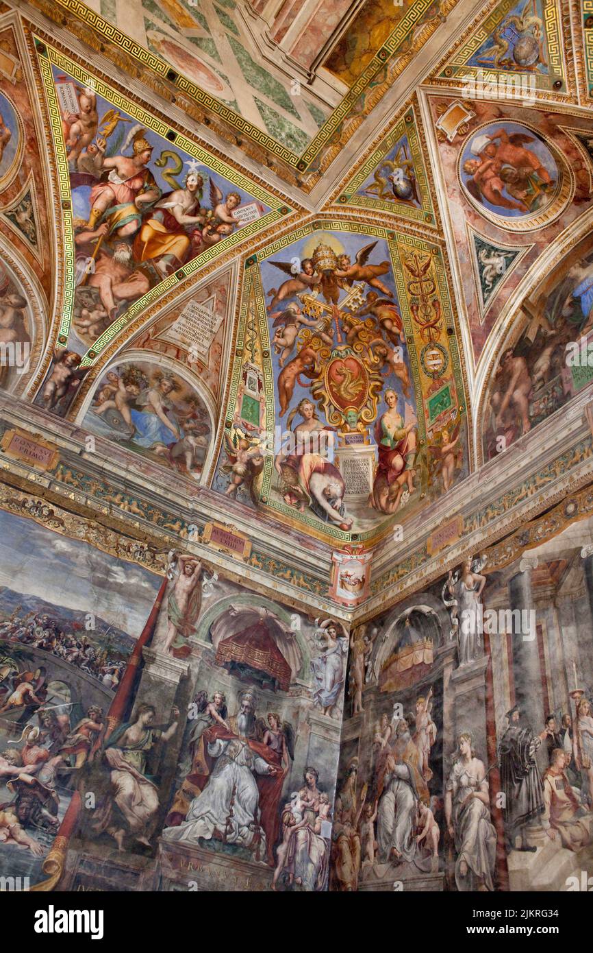 Frescoes in the wall and ceiling of one of the Rafael Rooms in the Vatican Museums Stock Photo ...