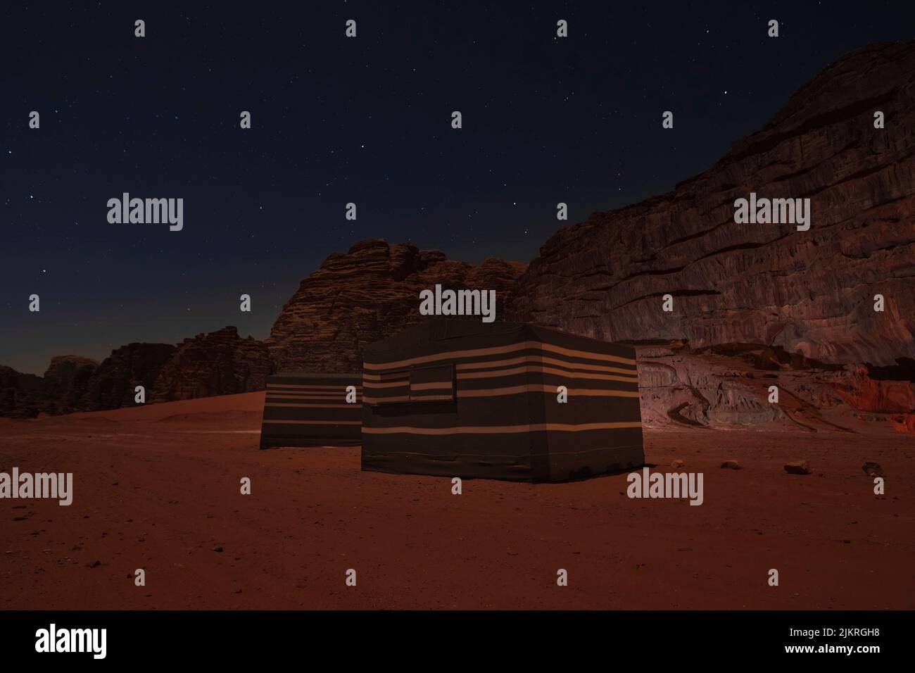 Tent camping in Wadi Rum desert in Jordan night Stock Photo - Alamy