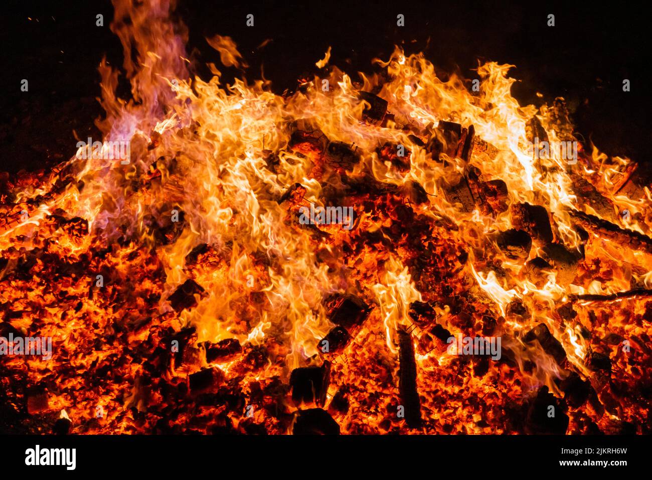 Burning coals from a fire abstract background Stock Photo - Alamy