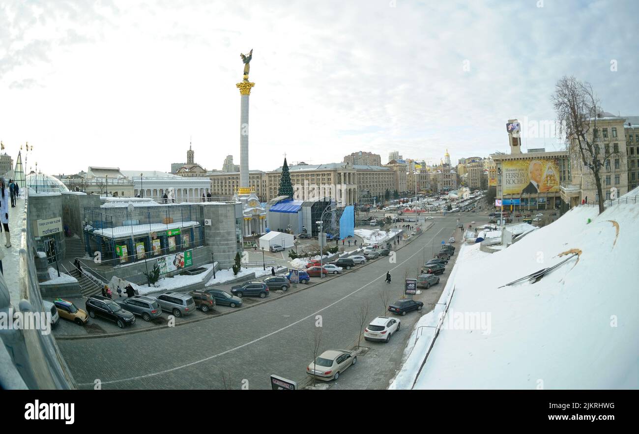 View on Maidan Nezalezhnosti square, buildings, christmas tree set ...