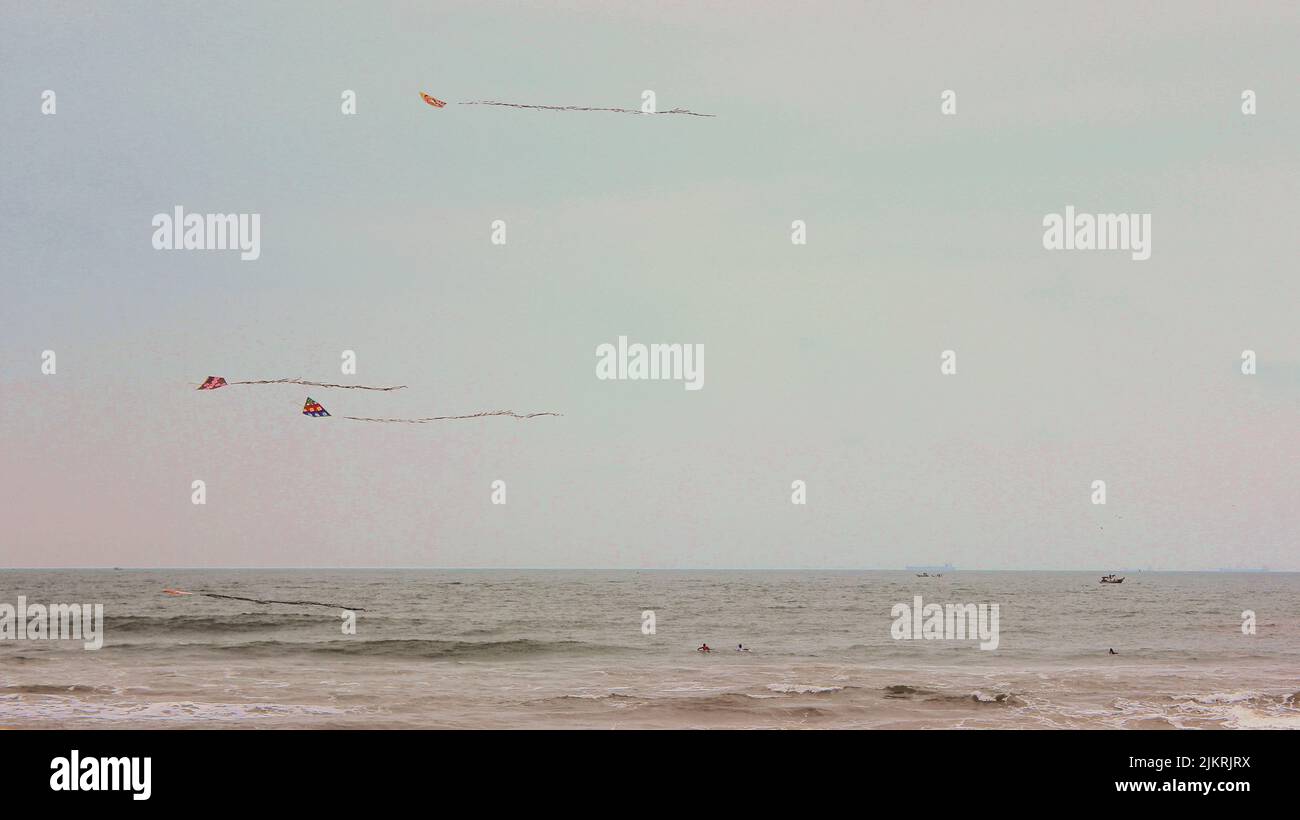 Kites at the beach hi-res stock photography and images - Alamy