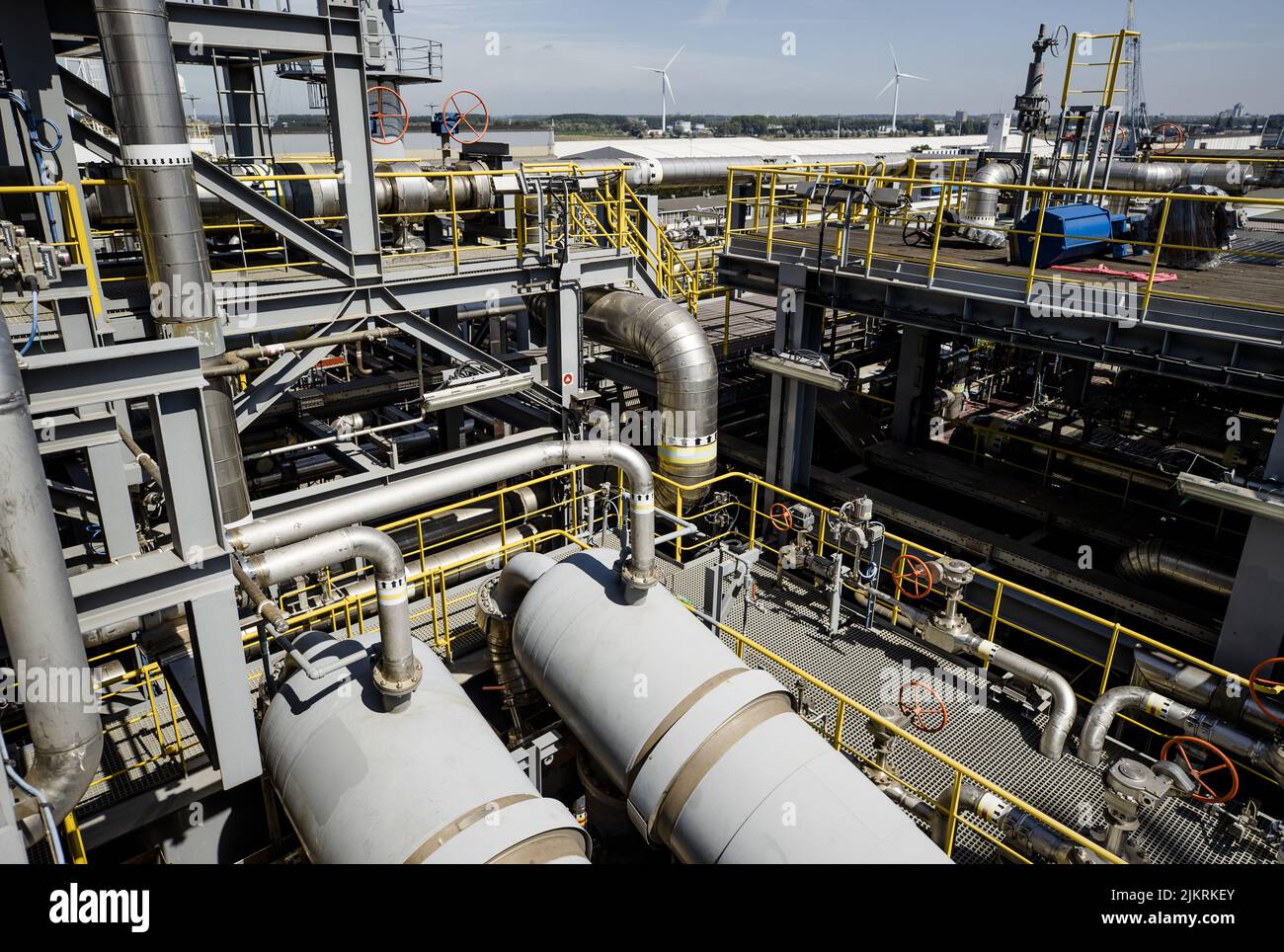 2022-08-03 12:49:46 ROTTERDAM - The LNG installation on a floating LNG ...