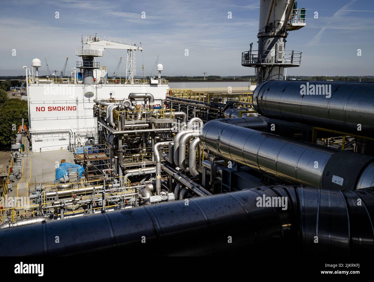 2022-08-03 12:52:23 ROTTERDAM - The LNG installation on a floating LNG ...