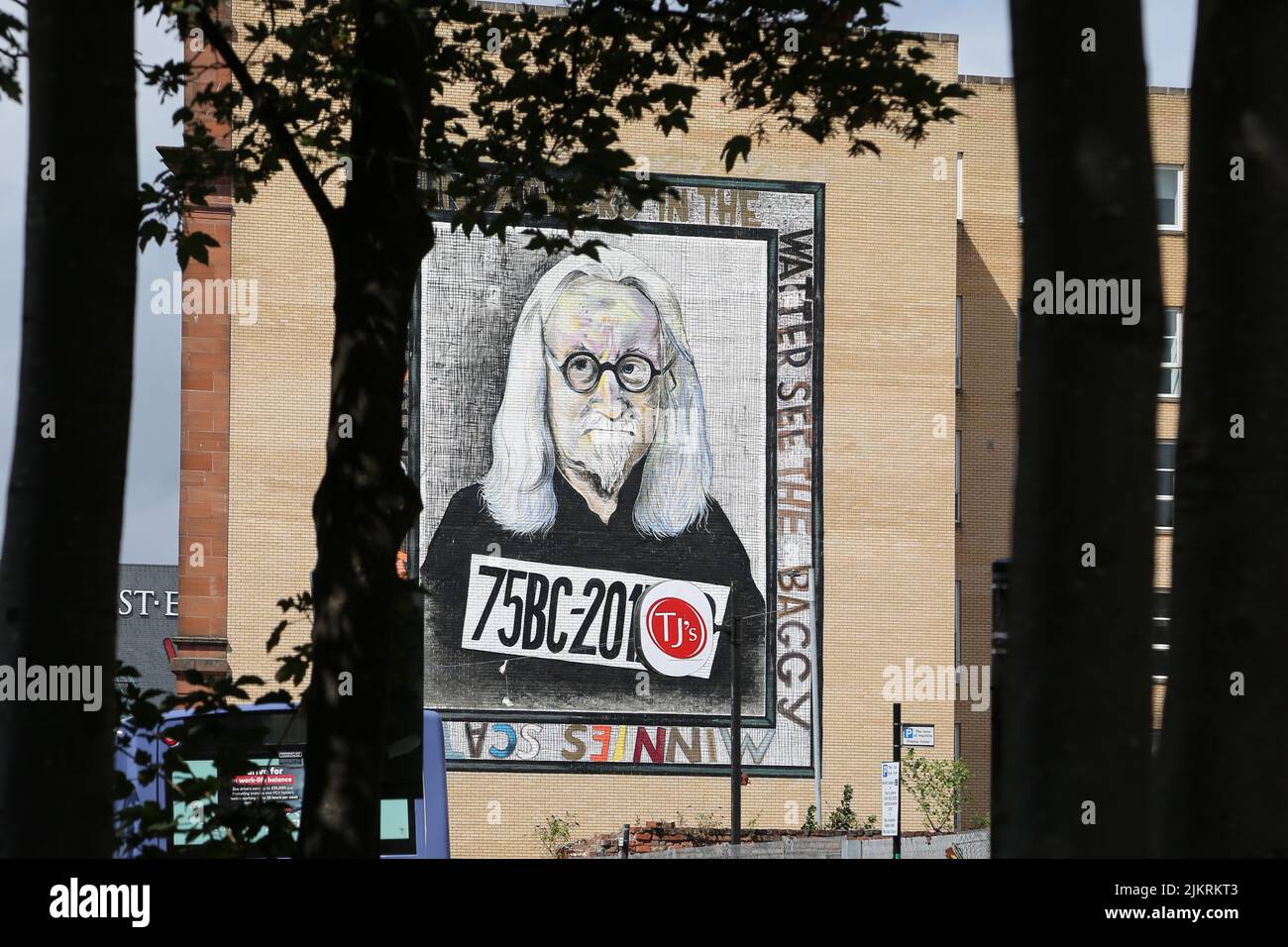 Osbourne Street, Glasgow, Scotland, UK. Mural of Billy Connolly In ...