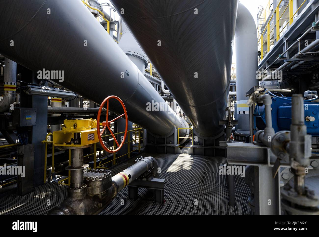 2022-08-03 12:38:39 ROTTERDAM - The LNG installation on a floating LNG ...