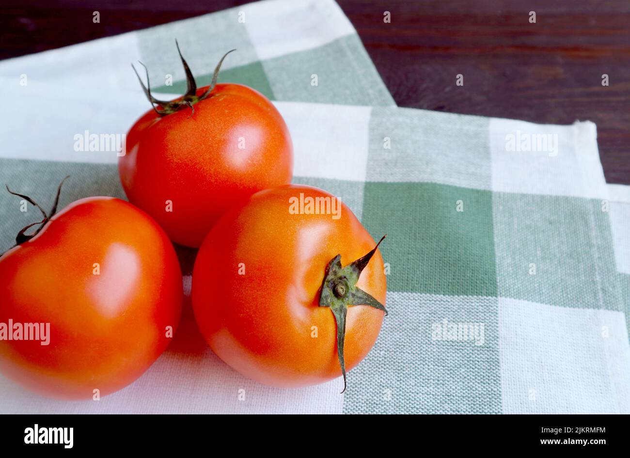 Three orange tomatoes hi-res stock photography and images - Alamy