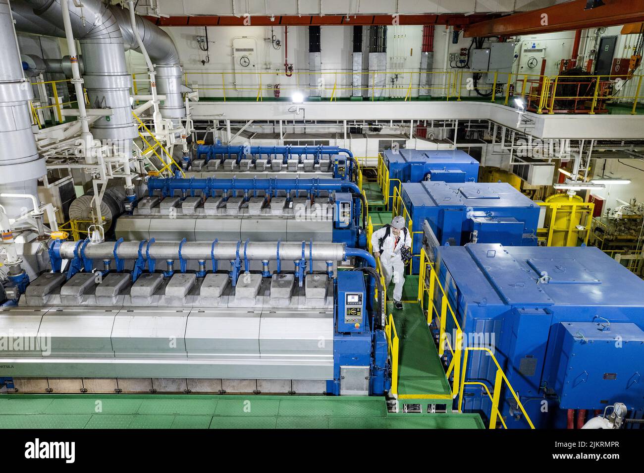 2022-08-03 12:08:48 ROTTERDAM - A machine room on a floating LNG ...