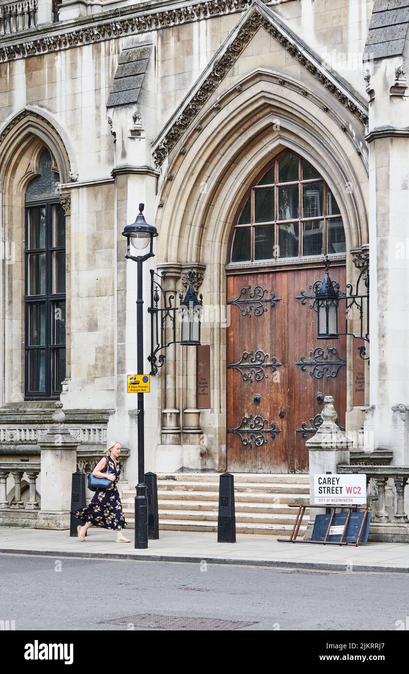 London royal courts of justice door hi-res stock photography and images ...