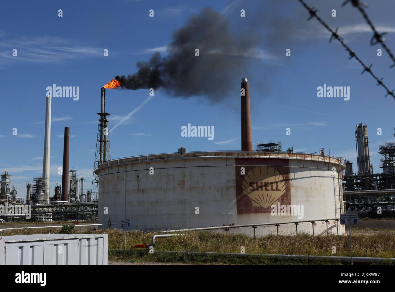 Flare stack pilot hi-res stock photography and images - Alamy