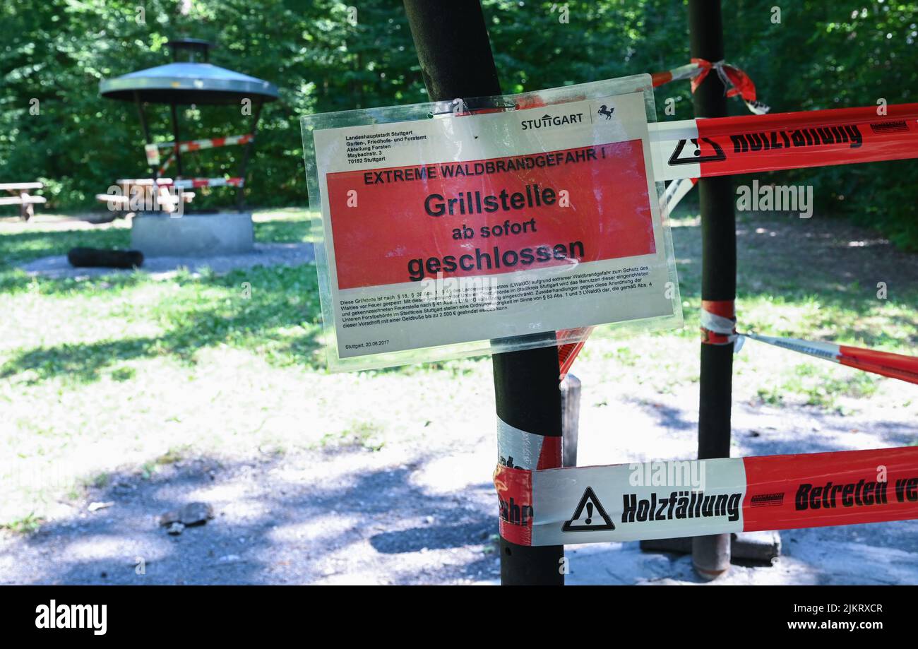 Extreme forest fire warning sign hi-res stock photography and images ...