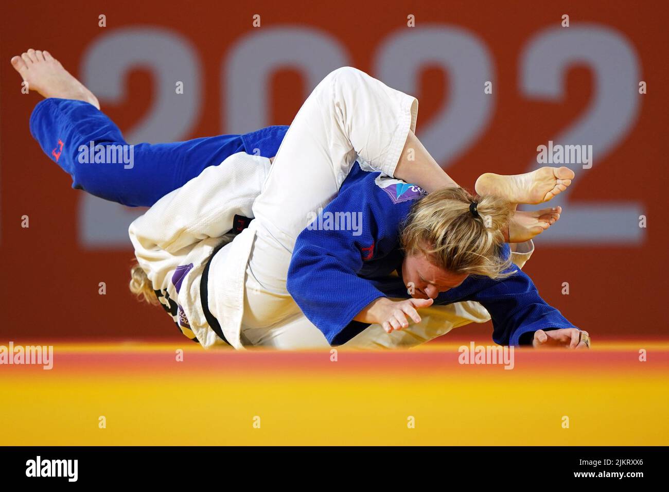 England's Emma Reid and New Zealand's Moira de Villiers in the Women's ...