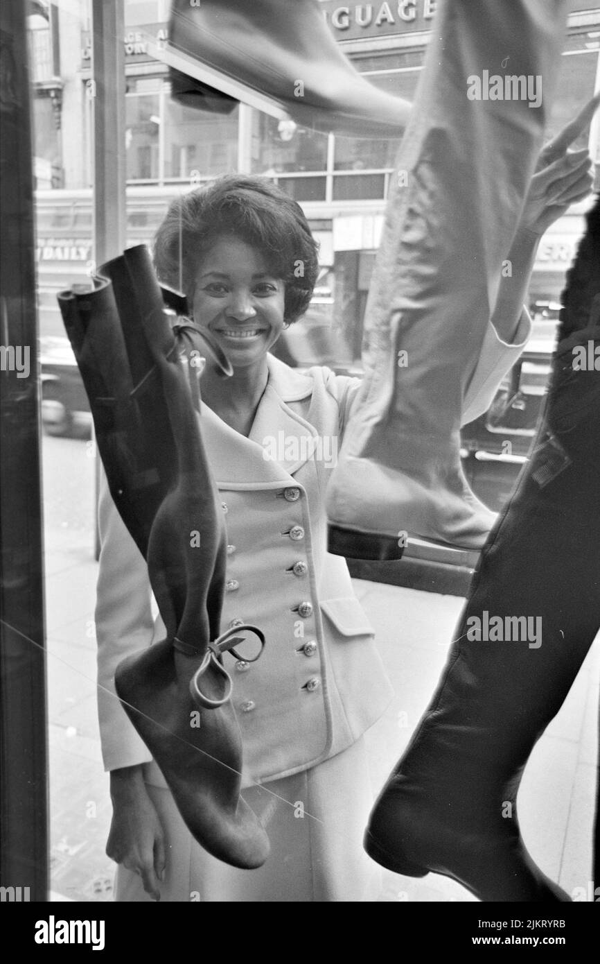 NANCY WILSON (1937-2018) American singer shopping for boots on Oxford ... NANCY WILSON (1937-2018) American singer shopping for boots on Oxford ...