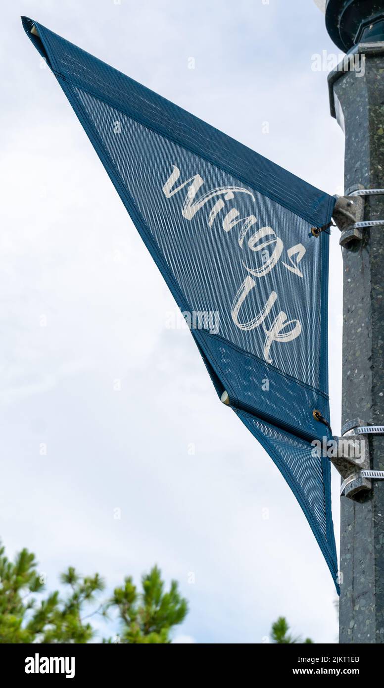 Wings up hi-res stock photography and images - Alamy