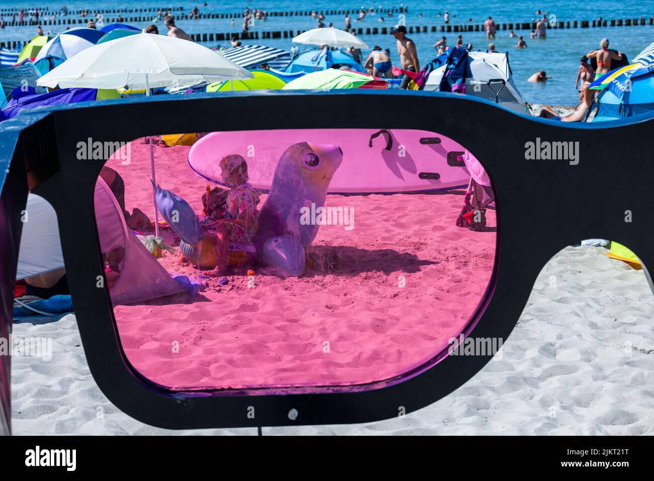 Zingst, Germany. 03rd Aug, 2022. The giant pink sunglasses of Marc ...