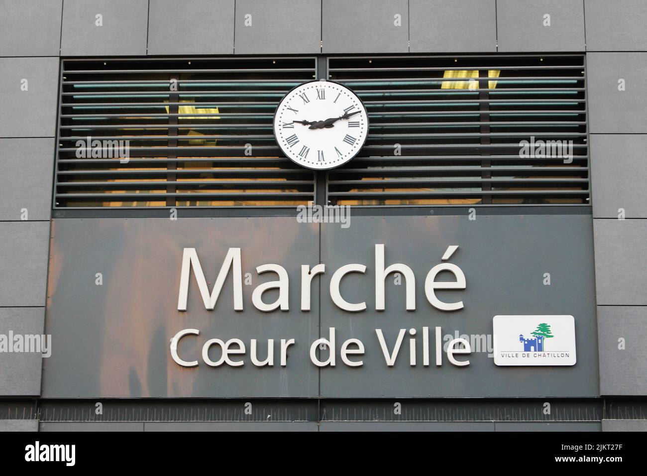 Marche Coeur De Ville, Châtillon, Paris, France Stock Photo - Alamy