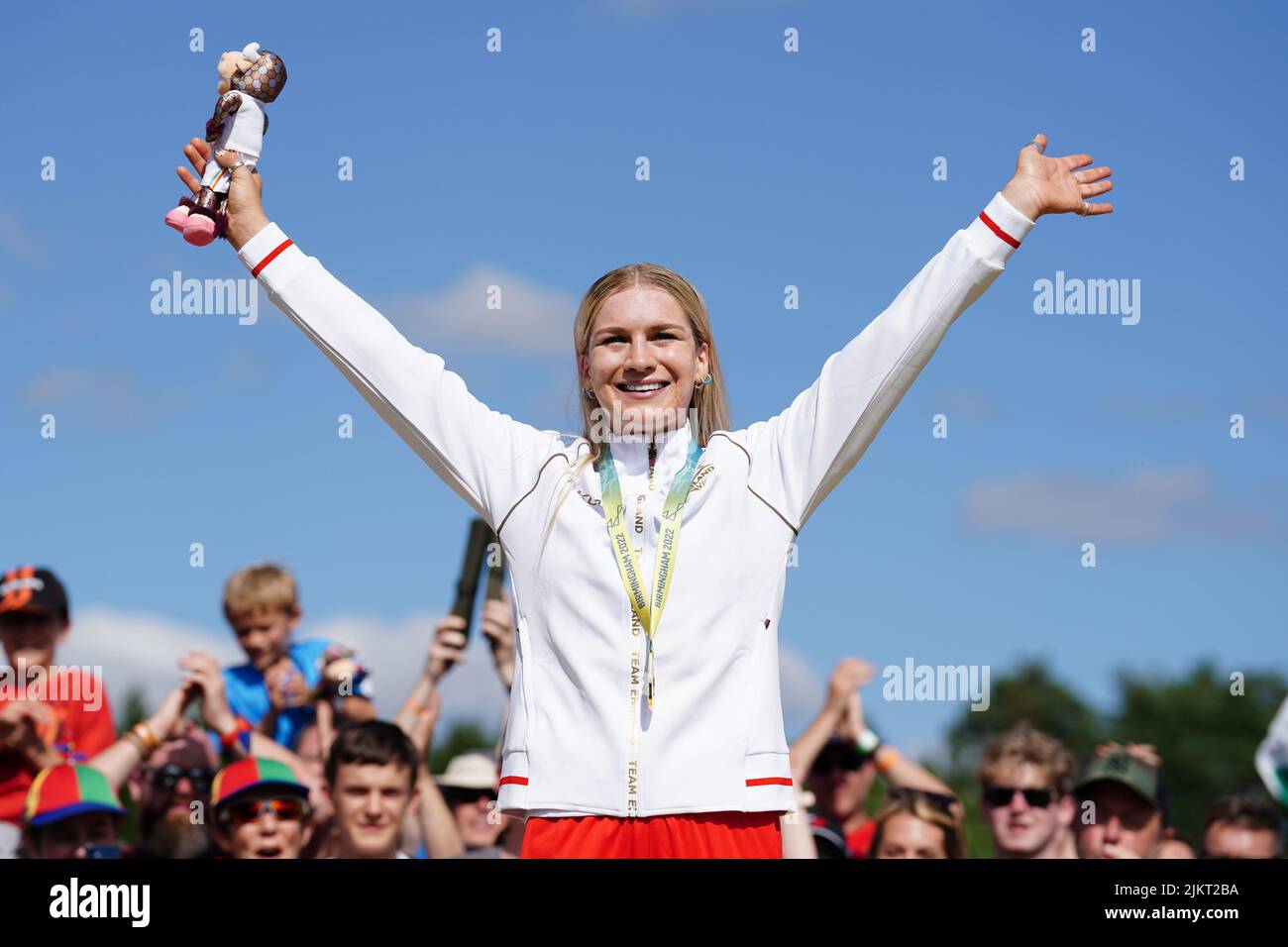 England's Evie Richards celebrates on the podium with her gold in the ...