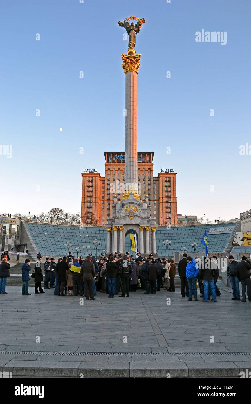 Maidan revolution crowd flags hi-res stock photography and images - Alamy