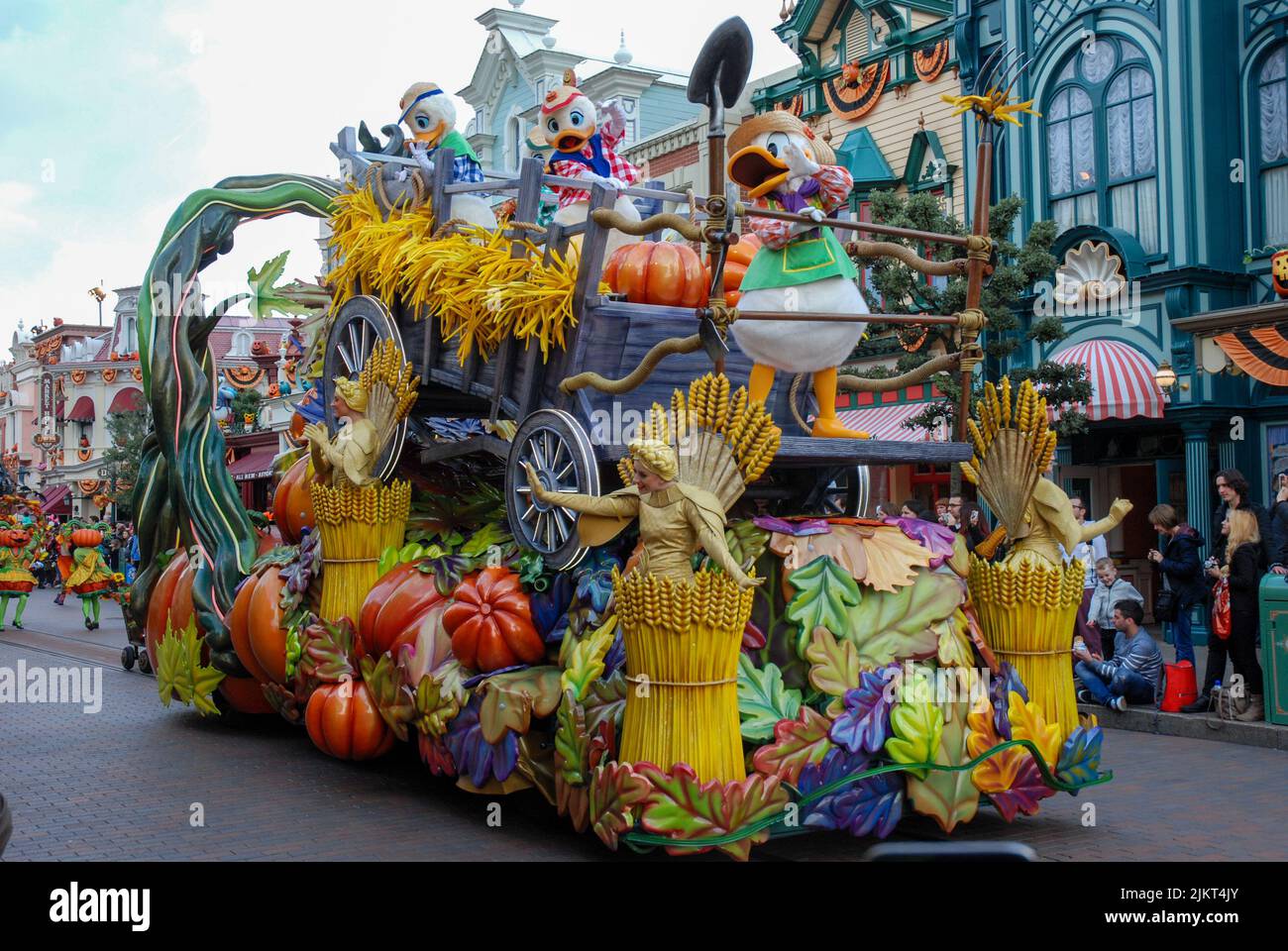 Disney characters disneyland paris france hi-res stock photography and ...