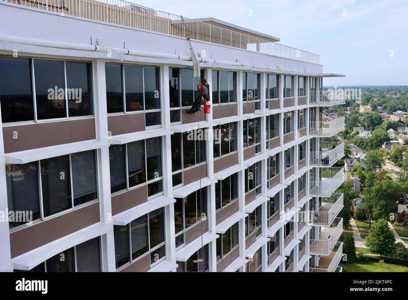 Window cleaner hanging on ropes on 30-story building in Northeast Ohio ...