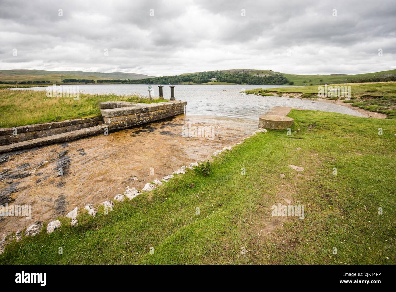 Malham tarn outlet hi-res stock photography and images - Alamy