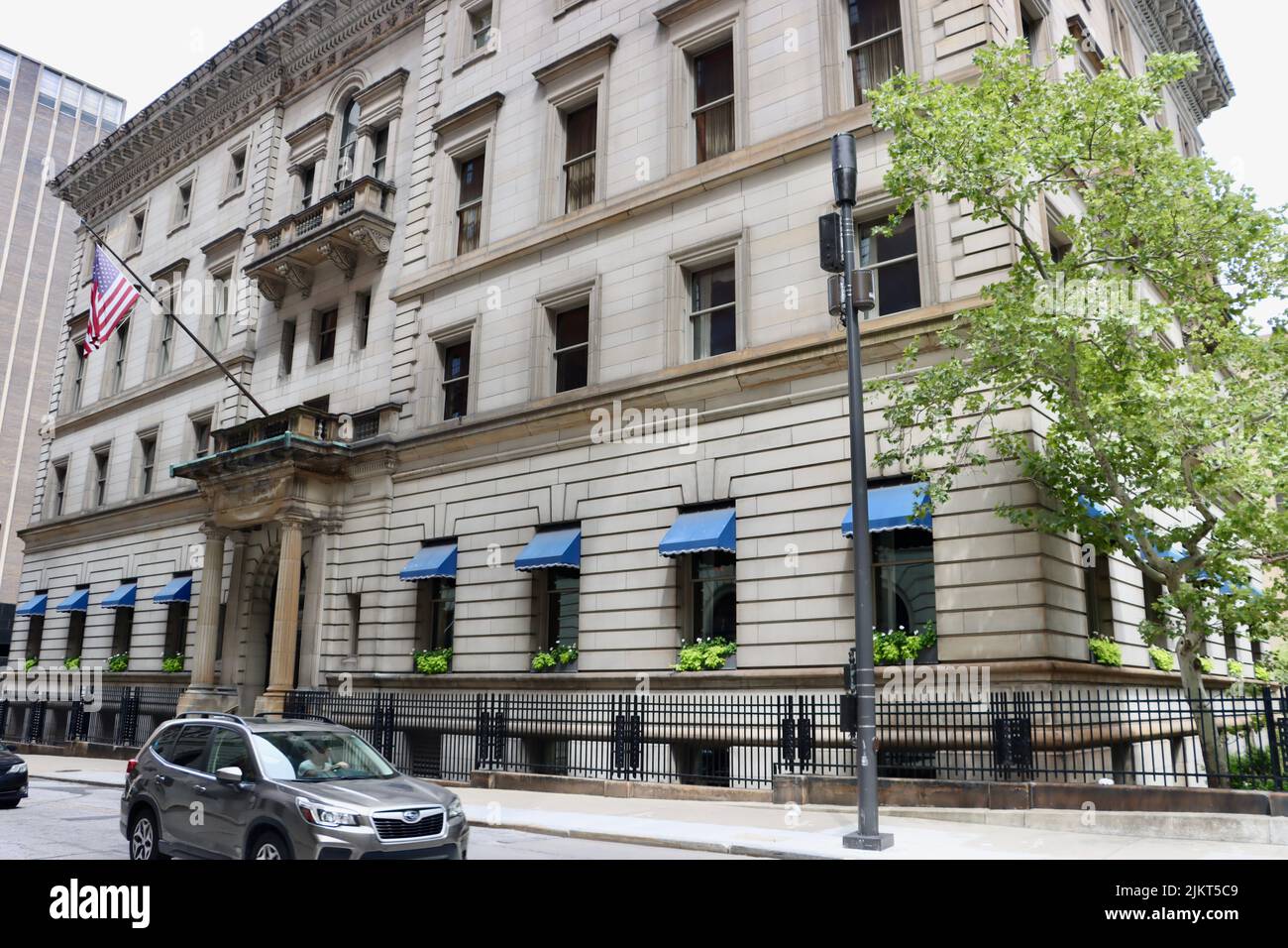 Union club of cleveland entrance hi-res stock photography and images ...