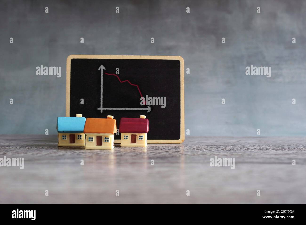 Sales decrease chart hi-res stock photography and images - Alamy