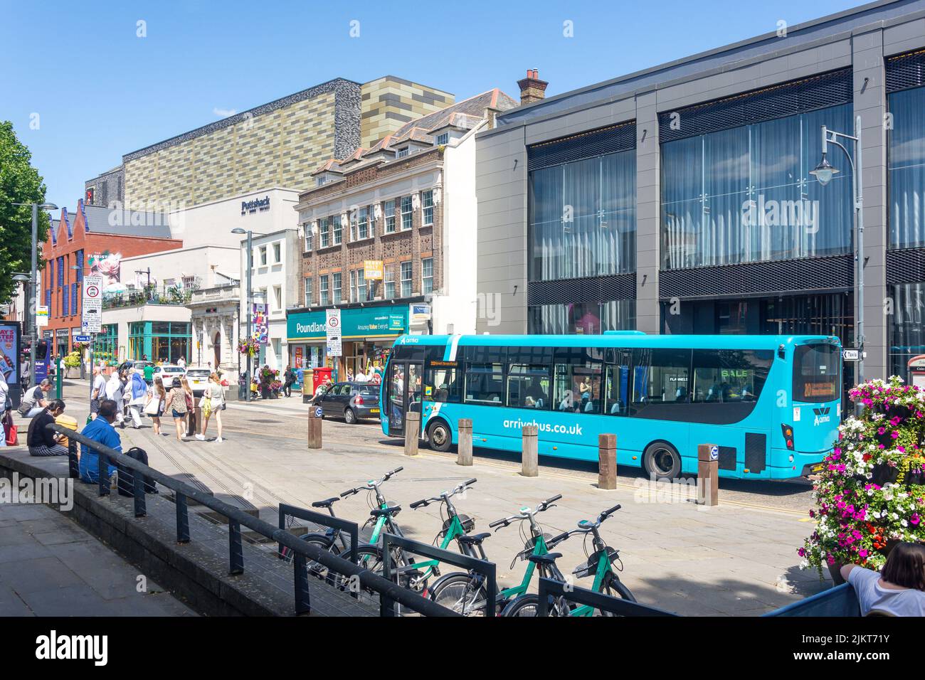 Downtown bus hi-res stock photography and images - Alamy