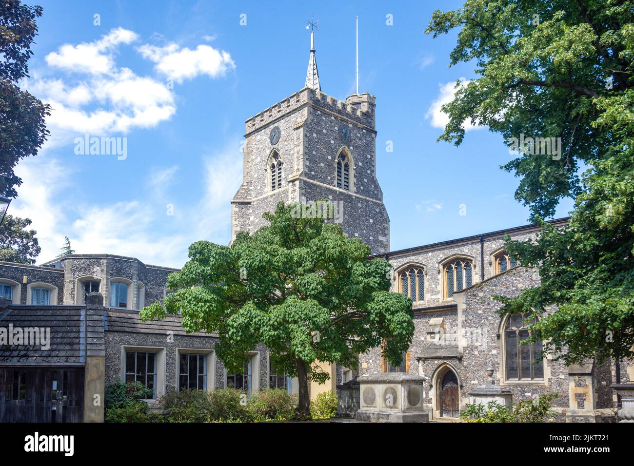 St marys parish church tower churchyard street watford town cen hi-res stock photography and ...