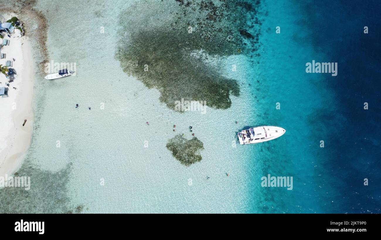 Aerial view yacht sailing hi-res stock photography and images - Alamy