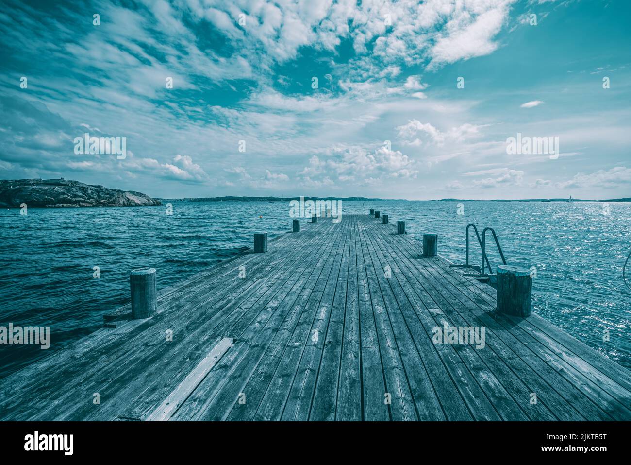 Dock nature hi-res stock photography and images - Alamy